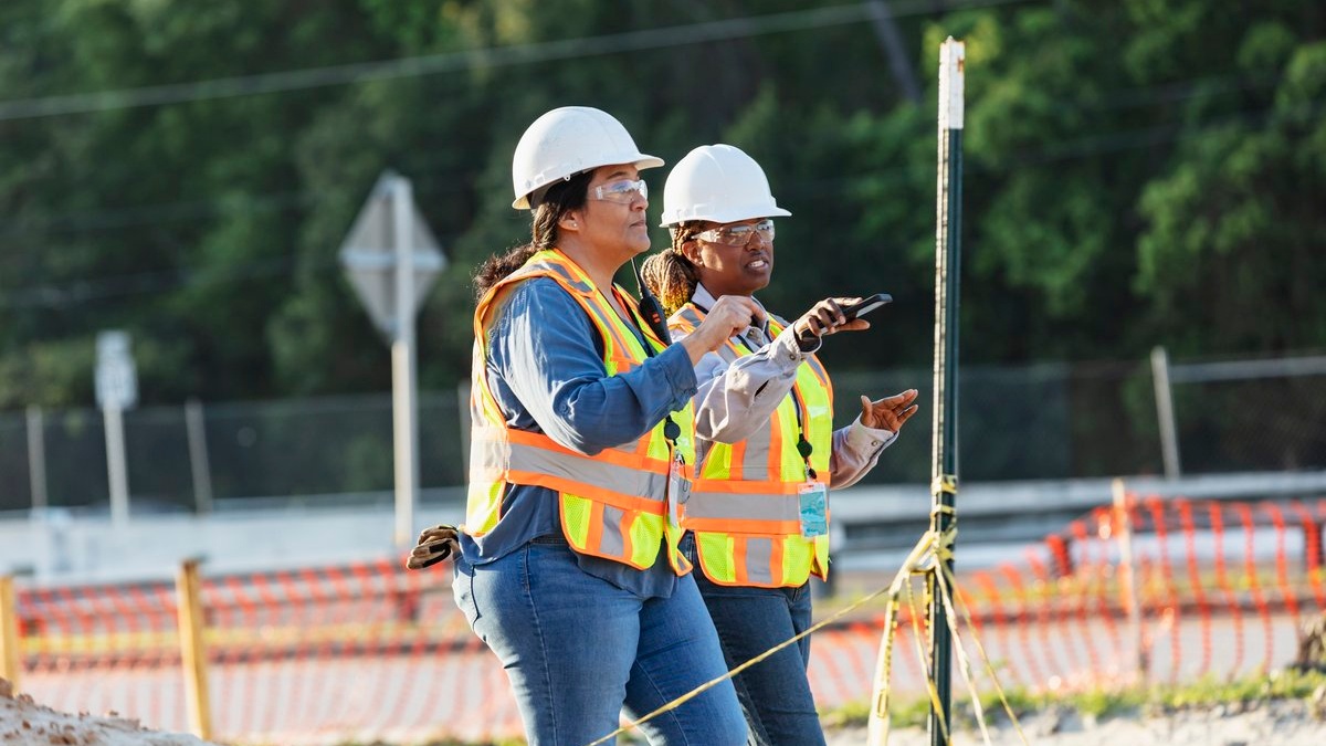 6 Jobs Desperate for Workers in 2026 While 7 Industries StruggleWhere ...