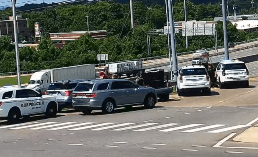 Man accused of throwing stolen gun from car during Mt. Juliet police chase