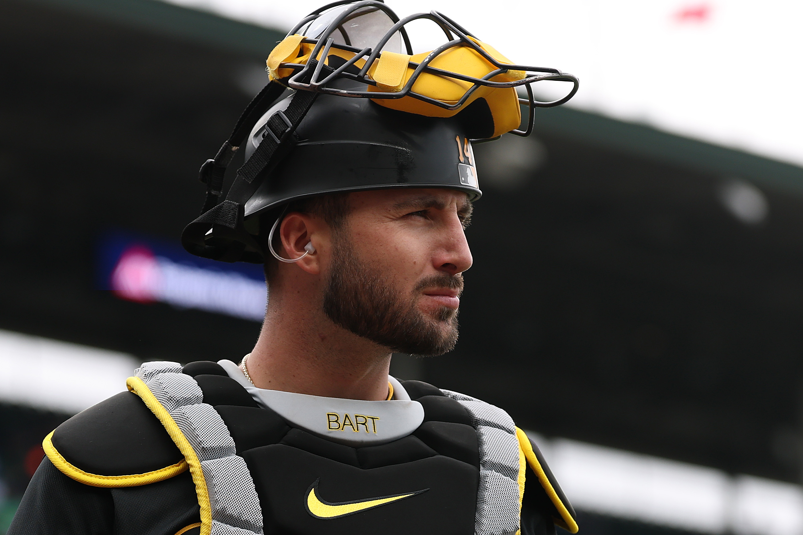 Braves trade for catching depth, adding Joey Bart from Pirates