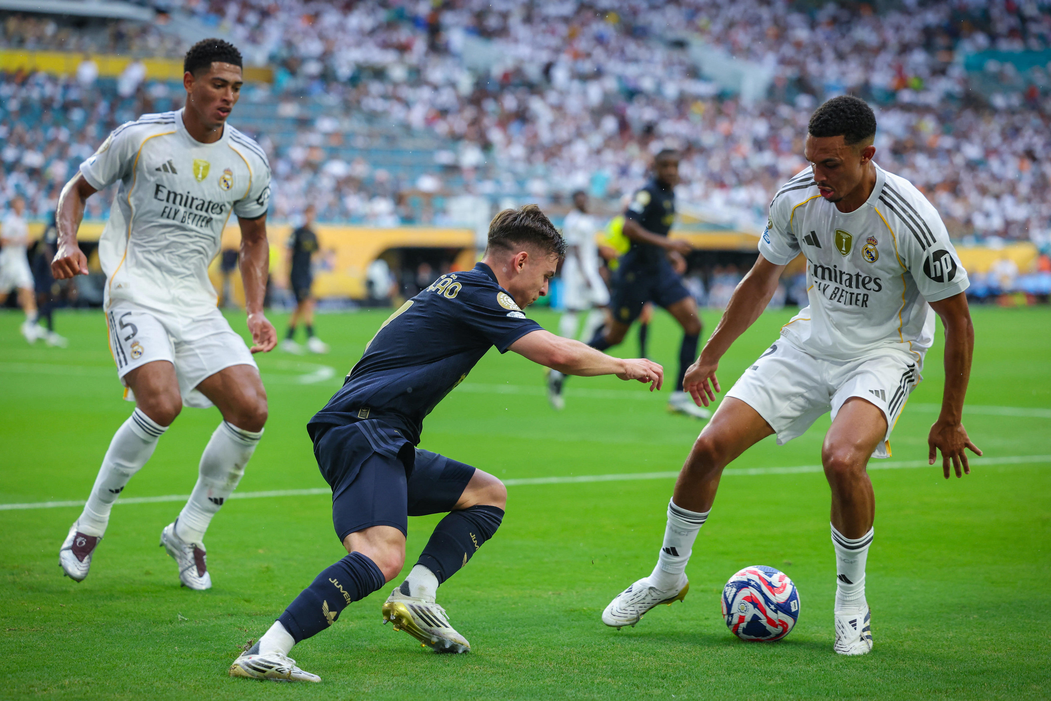 What is a nutmeg in soccer? Sergiño Dest pulls off move during USA ...