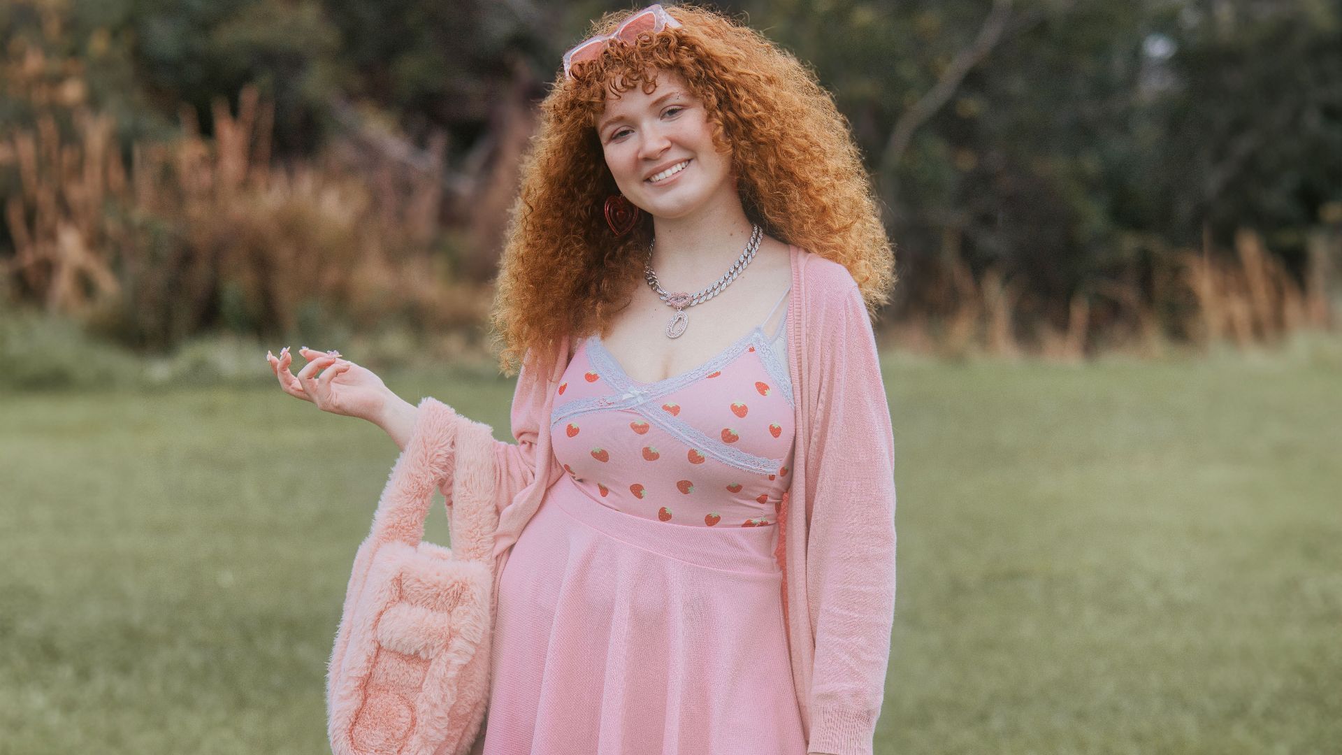 20 feminine colors women love to wear to feel extra girly