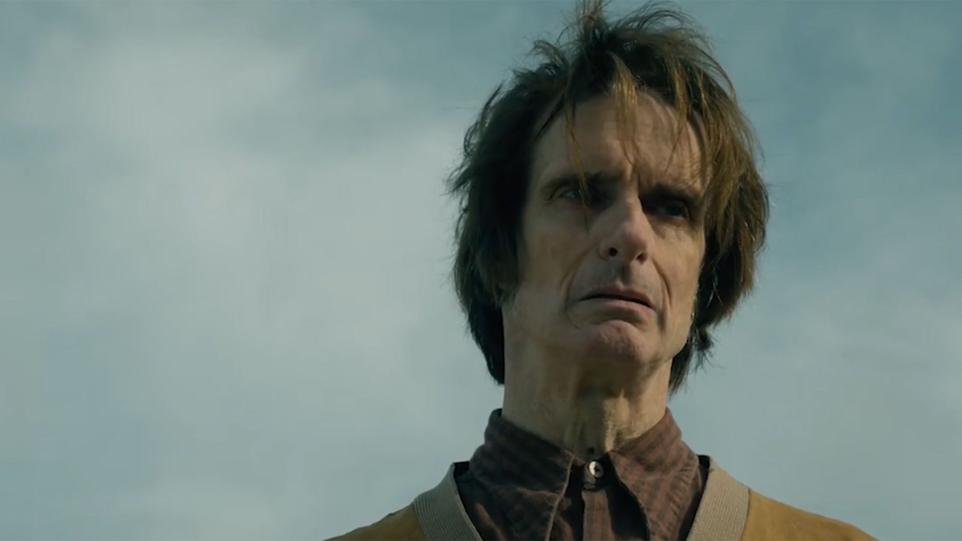 Victor's private moment is interrupted in From season 4, episode 9 clip