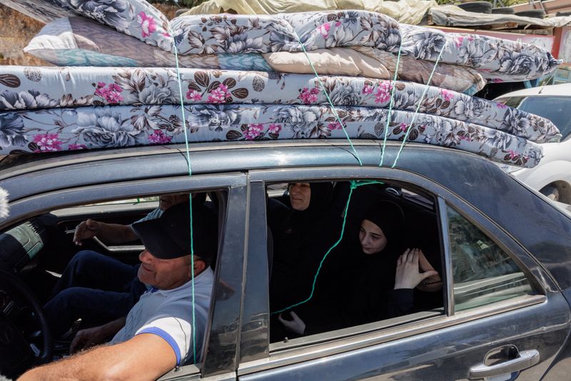 Lebanese villagers return to find homes in ruins