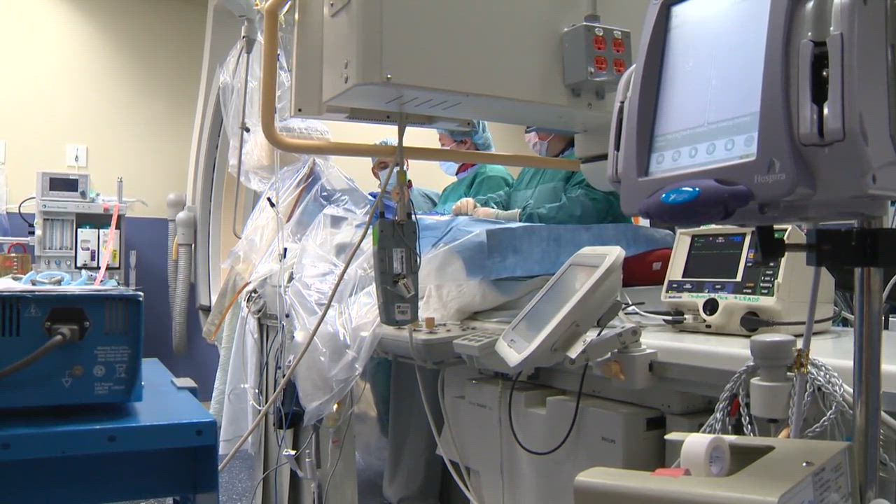 Ottawa reviewing Alberta's dual practice surgical plan