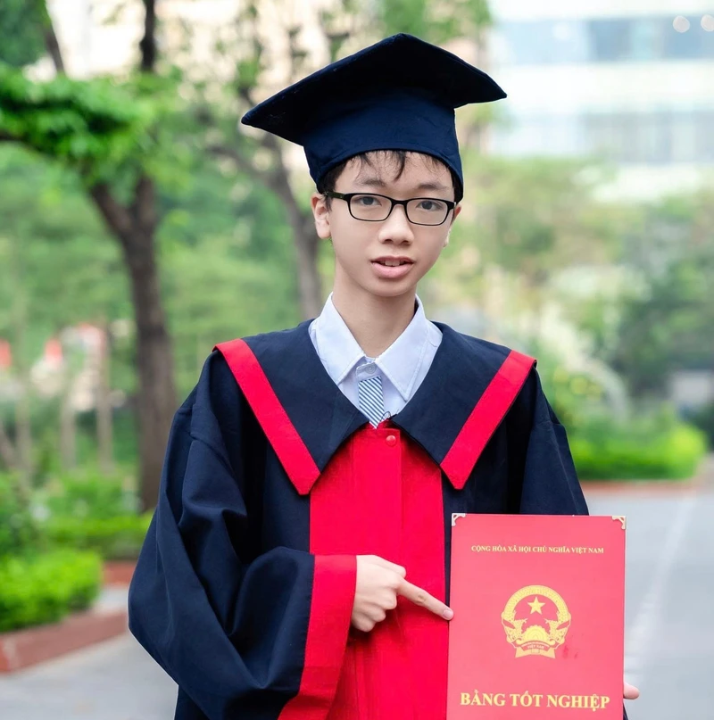 Thủ khoa Toán Trường THPT Chuyên Đại học Sư phạm: Bố dọa cắt cầu dao vì ...