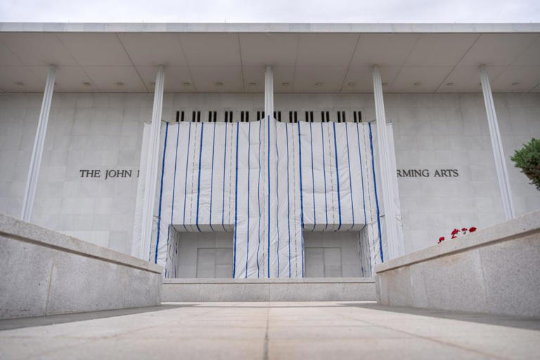 One week after Kennedy Center removed Trump’s name—tarps still block sign