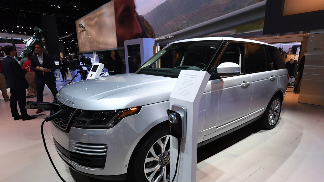 JLR pivots to hybrid flexibility with US Defender production