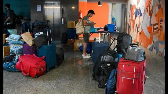 Seven houses with 262 rooms sealed in DLF Phase 3 for violations