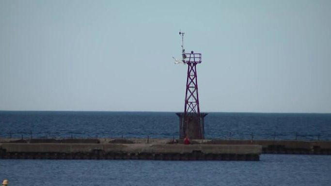Man dies after being pulled out of Lake Michigan at Montrose Harbor