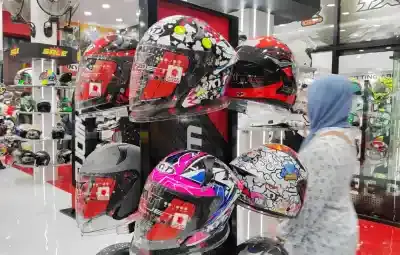 Berburu helm open face model baru di Jakarta Fair 2026, mulai Rp 330 ribuan
