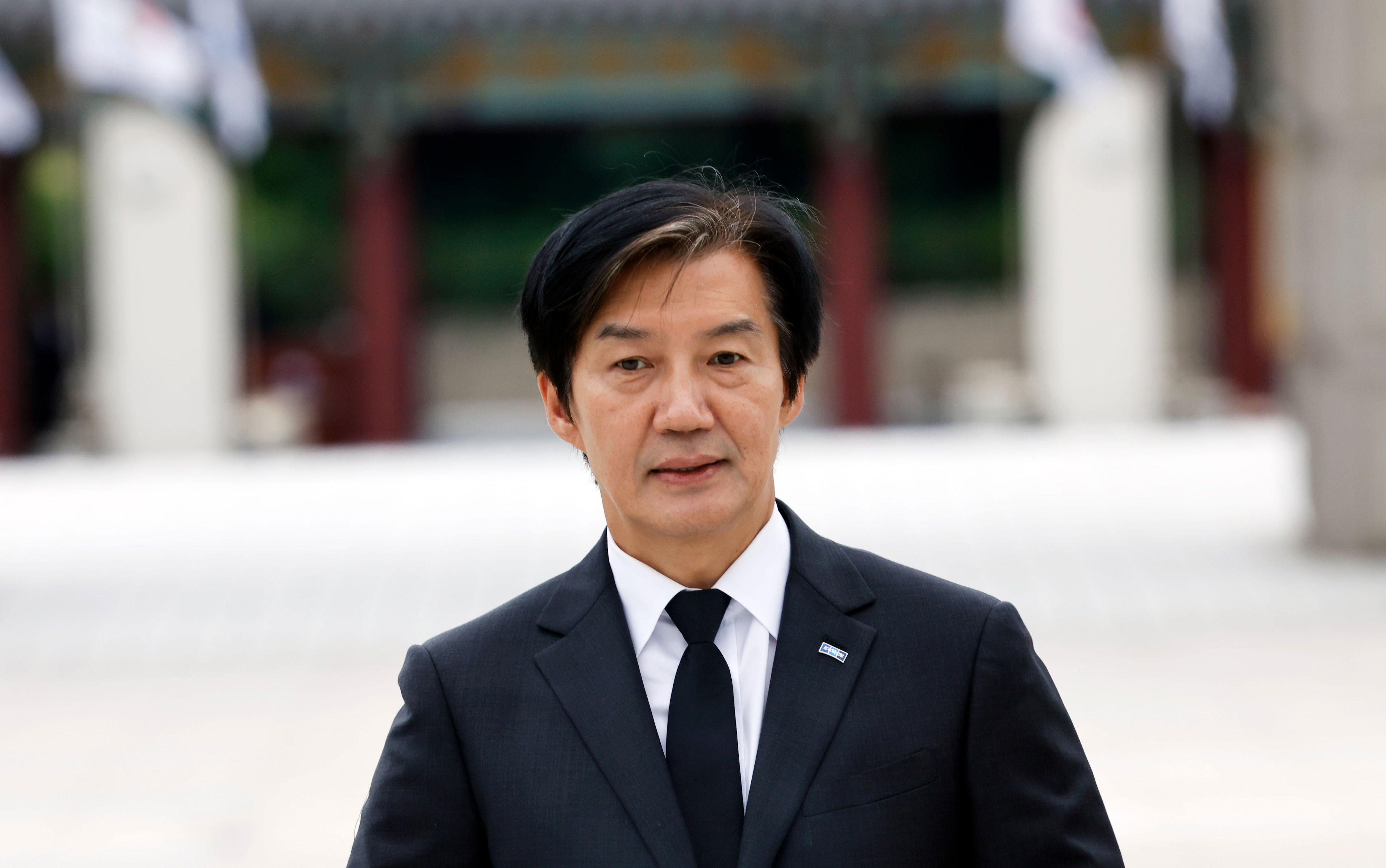 Cho Kuk donates 1 million won to Roh Moo-hyun Foundation