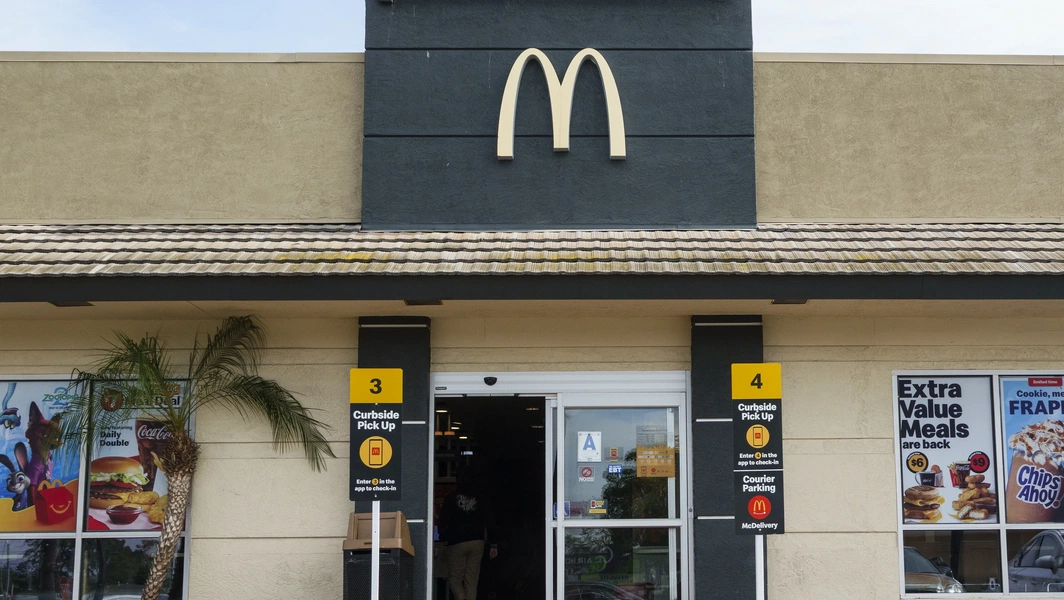 Fast food's Coke and Pepsi divide