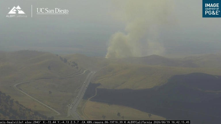 Deadly crash off Hwy 58 leads to brush fire east of Bakersfield
