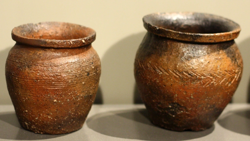 How to identify and value vintage pottery