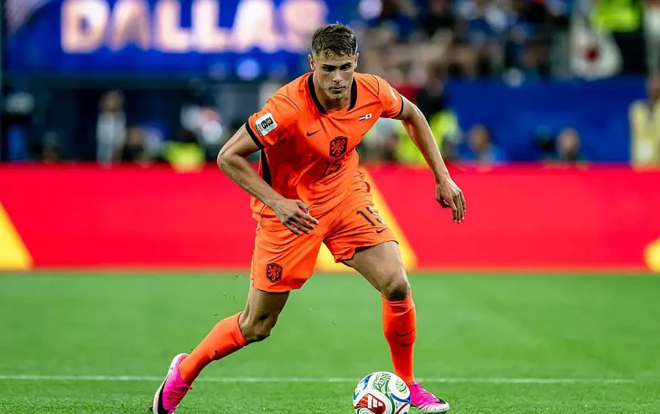 Liverpool halt Van de Ven pursuit after Munoz signing