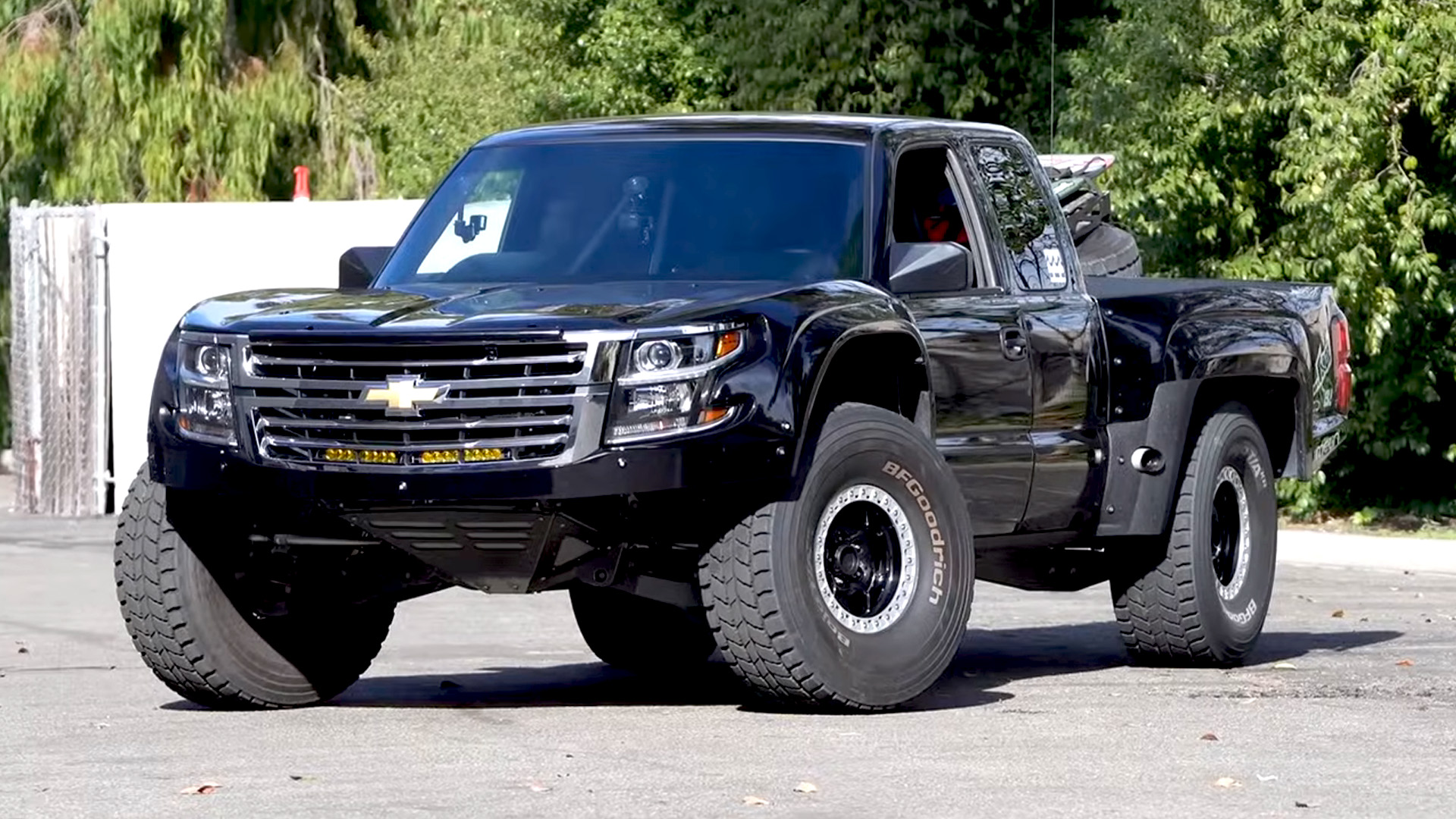 Exploring a $500,000 custom built luxury pre runner