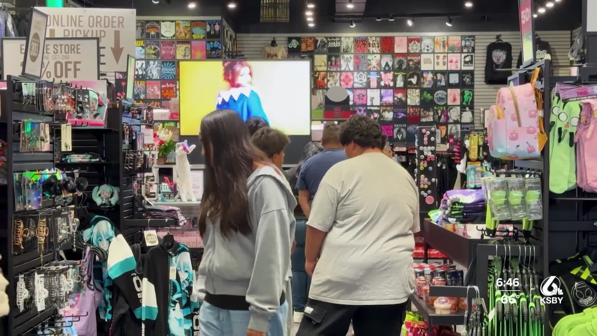 Hot Topic opens at Santa Maria Town Center