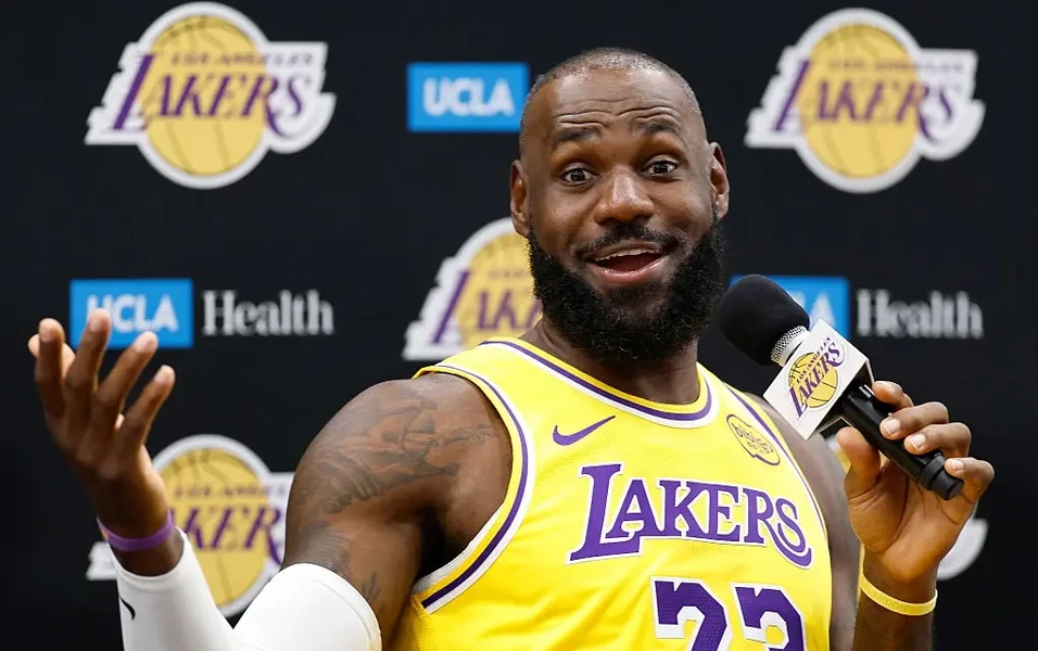 LeBron James criticized after stay-at-home women comments resurface