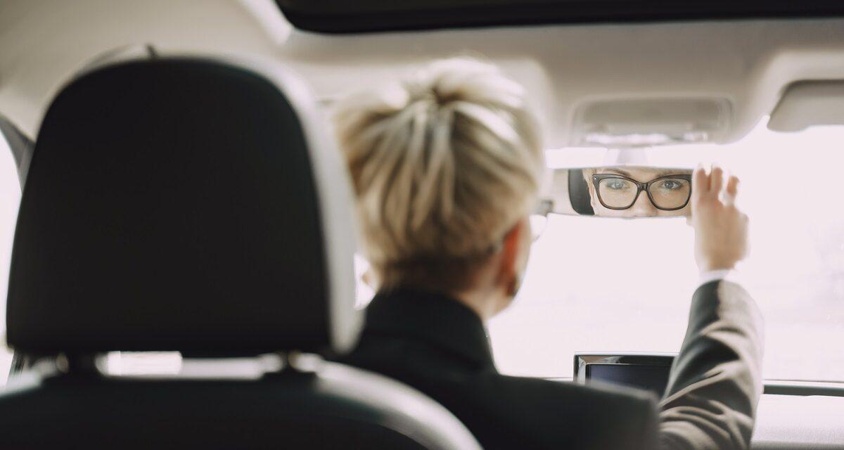 Permis de conduire : oublier ses lunettes peut vous coûter 135 € et 3 ...
