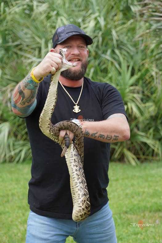 Treasure Coast neighbors find rattlesnake by their front door