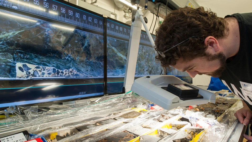 Ancient molecular fossils reveal Earth's long-term climate recovery process