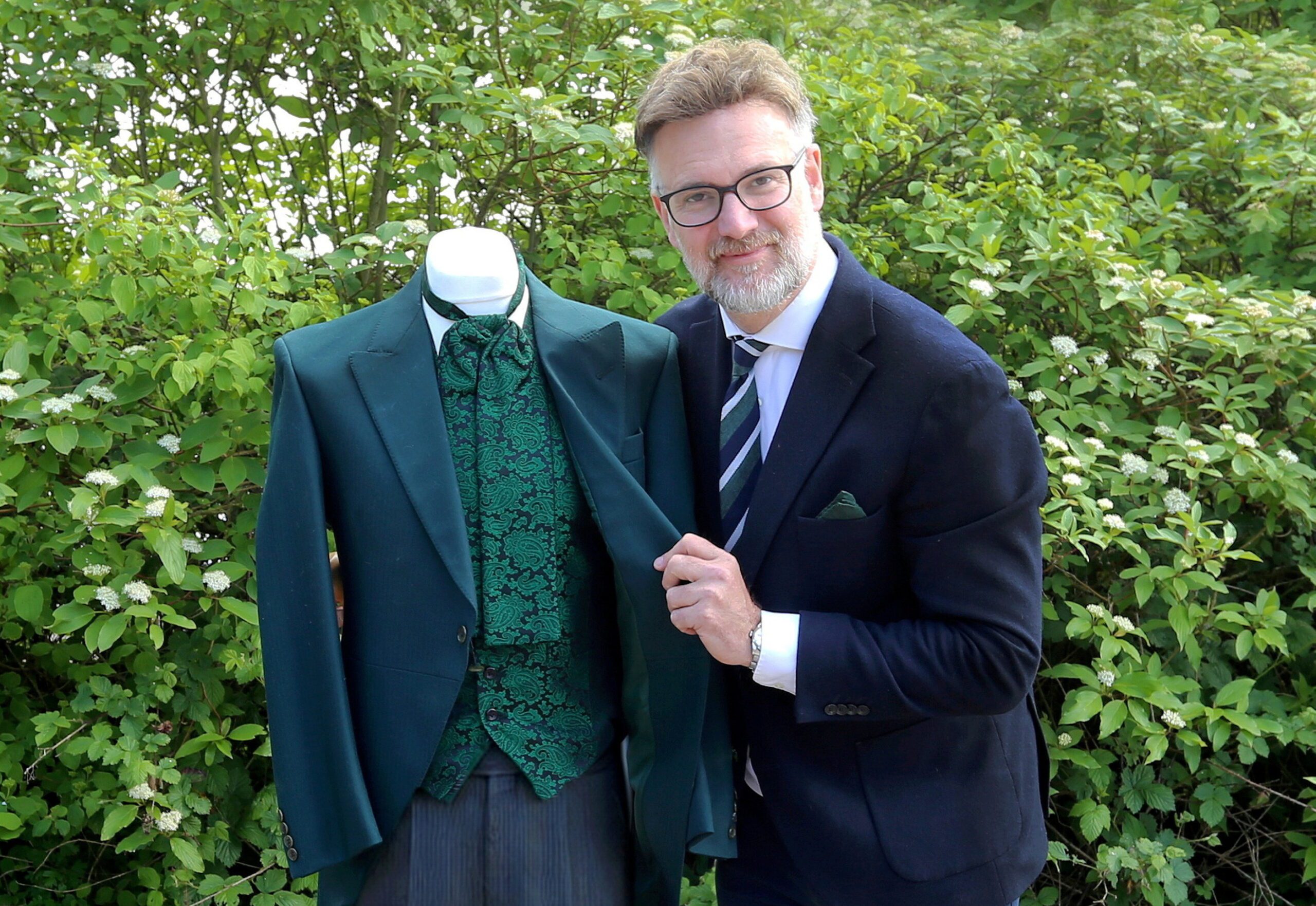 Sir Cliff Richard’s knighthood suit set to go under hammer