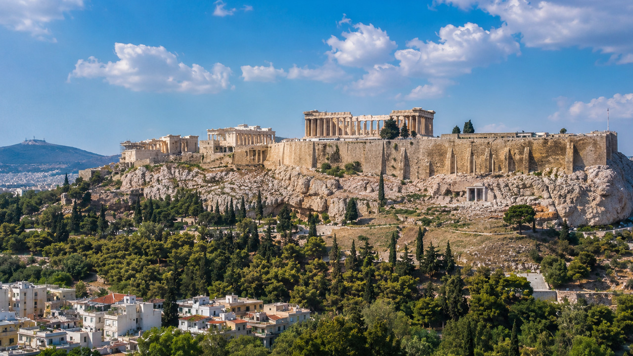 Die Akropolis überragt Athen von oben