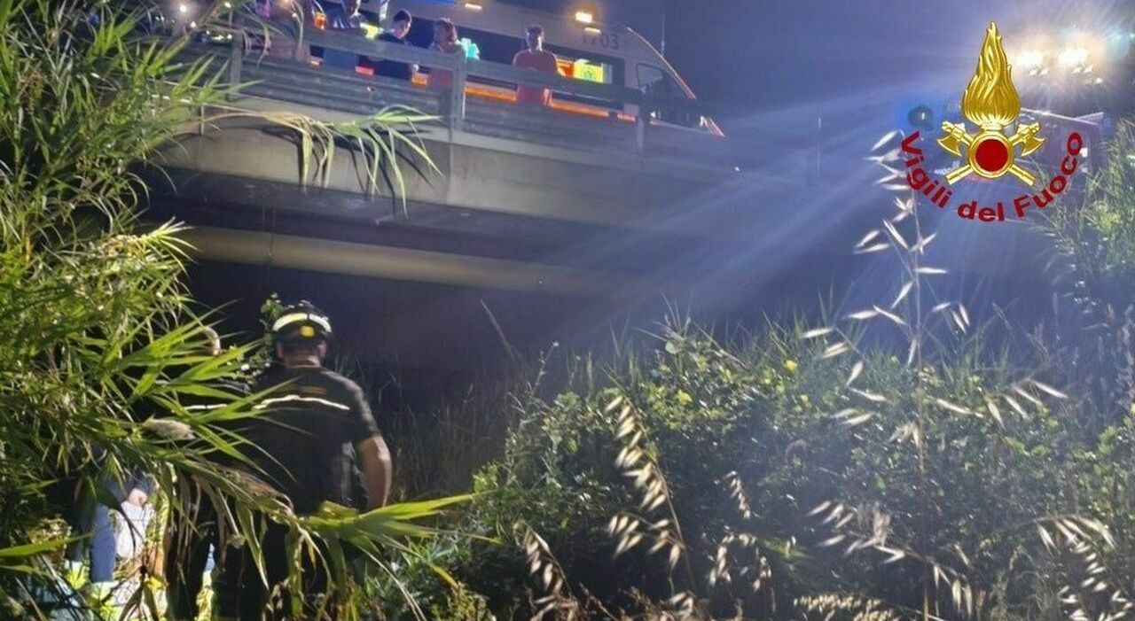 Incidente choc a Fano, urto con l'auto e vola giù dal ponte: ciclista ...