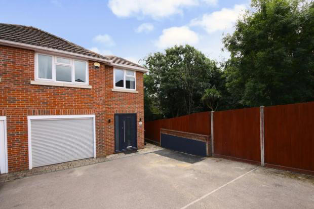Hedge End home with hot tub and outdoor bar for sale for £425,000