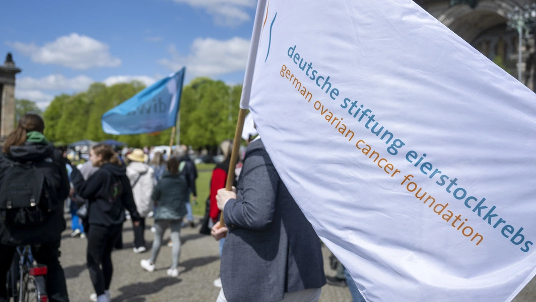 Recognizing symptoms and risks of ovarian cancer
