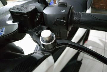Ternyata motor matic Yamaha NMAX bisa pasang parking brake lock
