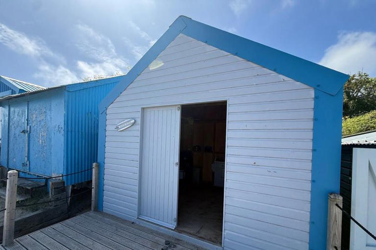 '£200K for a shed' as bidding underway for Abersoch beach hut