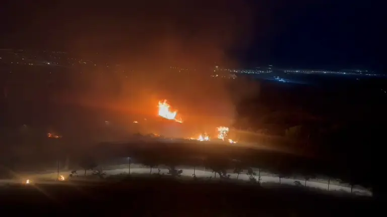 Incendio en Zaragoza con varios focos en un camino de Parque Venecia ...