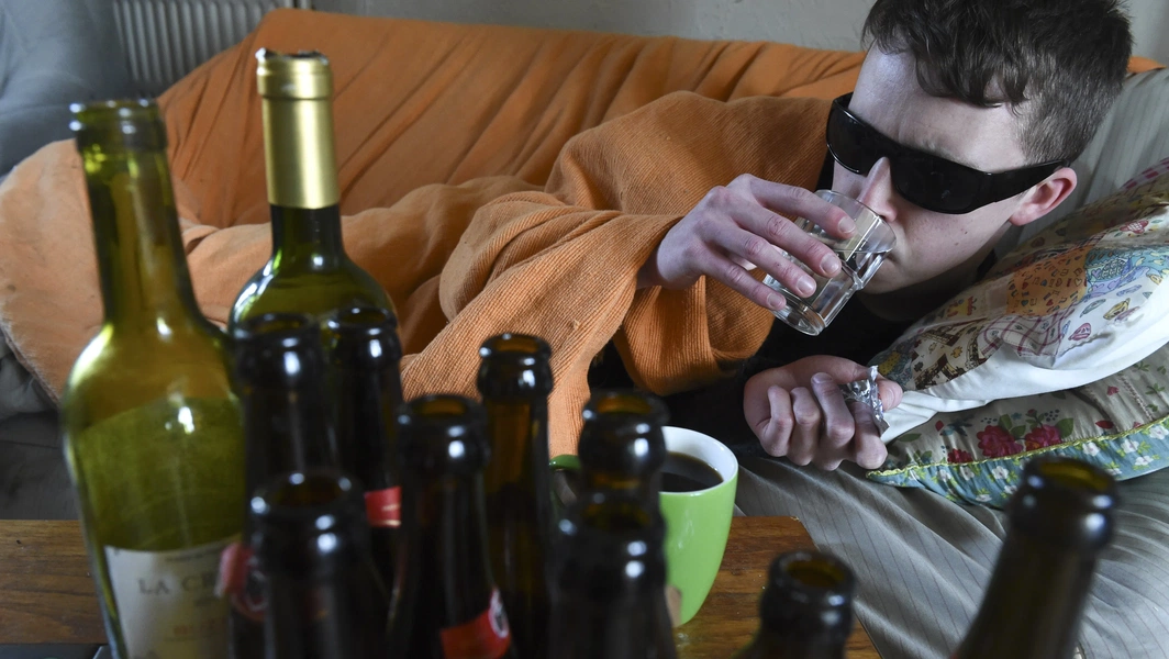 How alcohol impairs sleep quality and recovery