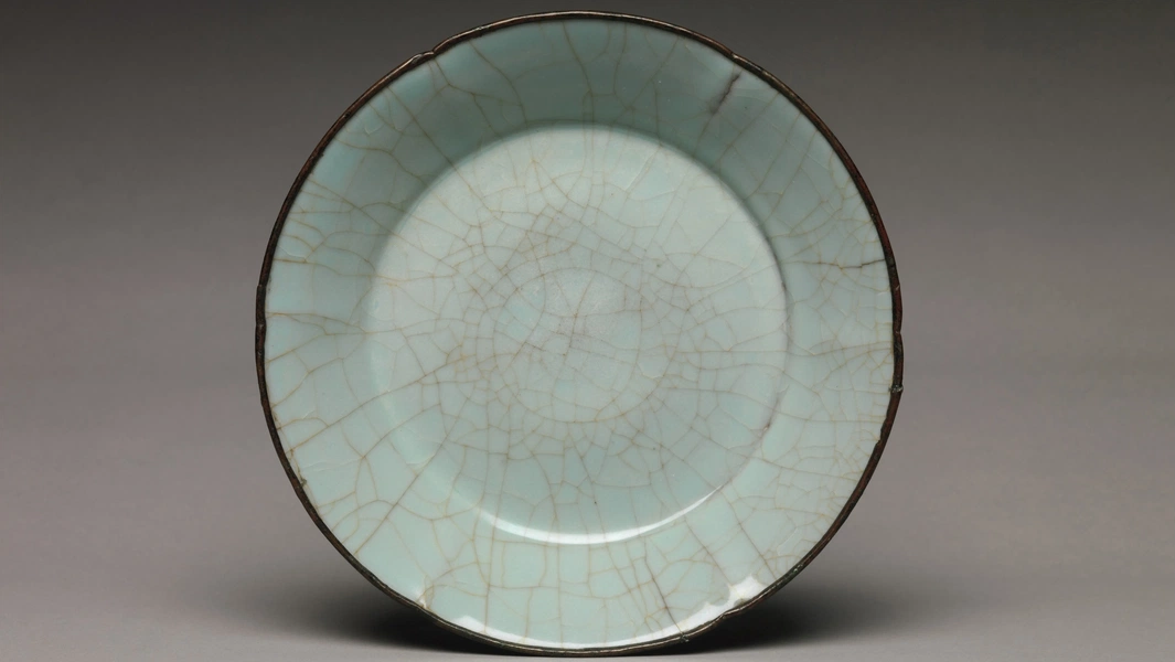 How to identify and value vintage pottery