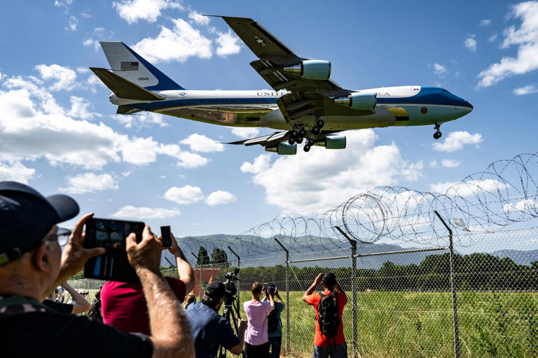 'World's most luxurious plane': Trump unveils Qatari-donated 747 Air ...