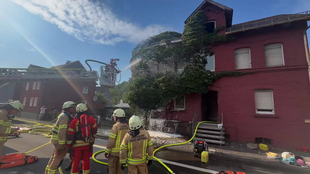 Fassaden- und Wohnungsbrand Siegstraße Netphen-Dreis-Tiefenbach am 19 ...
