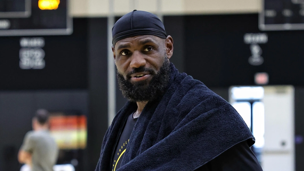 LeBron James criticized after stay-at-home women comments resurface