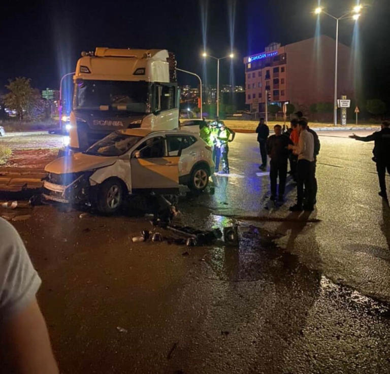 Bayburt’ta tır cipe çarptı: 1 yaralı