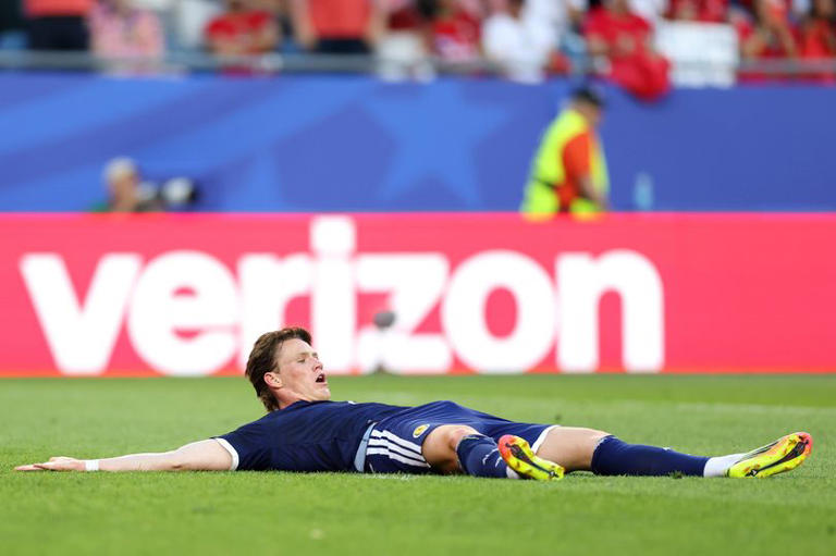 Scott McTominay denied 'obvious' penalty as Astonished VAR expert tells ...