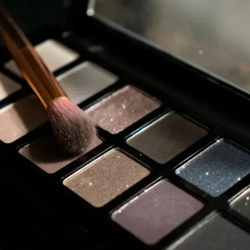 Perbedaan shimmer dan glitter yang perlu kamu tahu