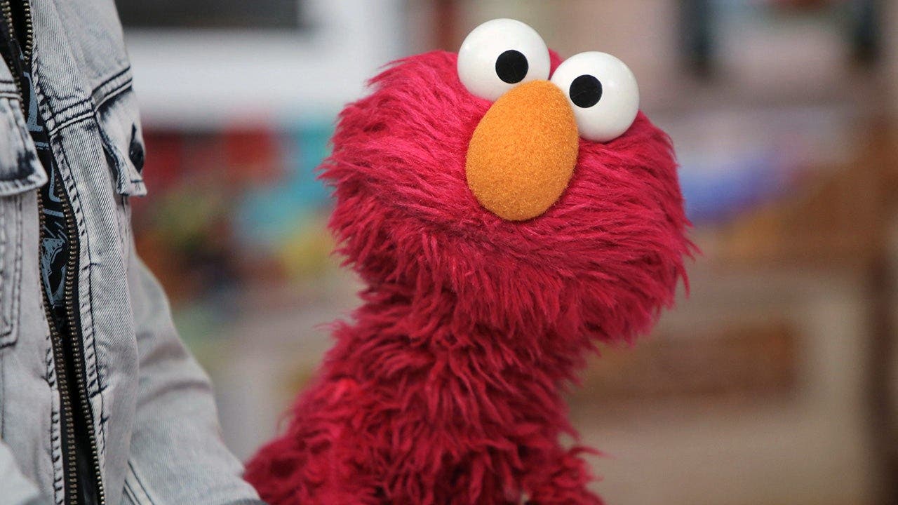 Elmo makes it clear he's rooting for Team USA after New York Knicks ...