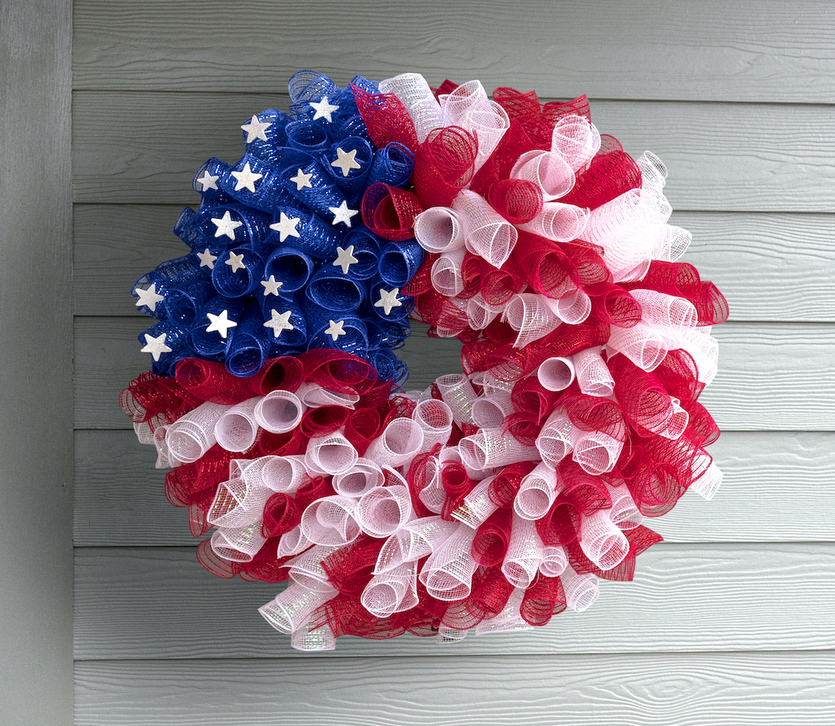 4th of July deco mesh wreath with sparkly stars