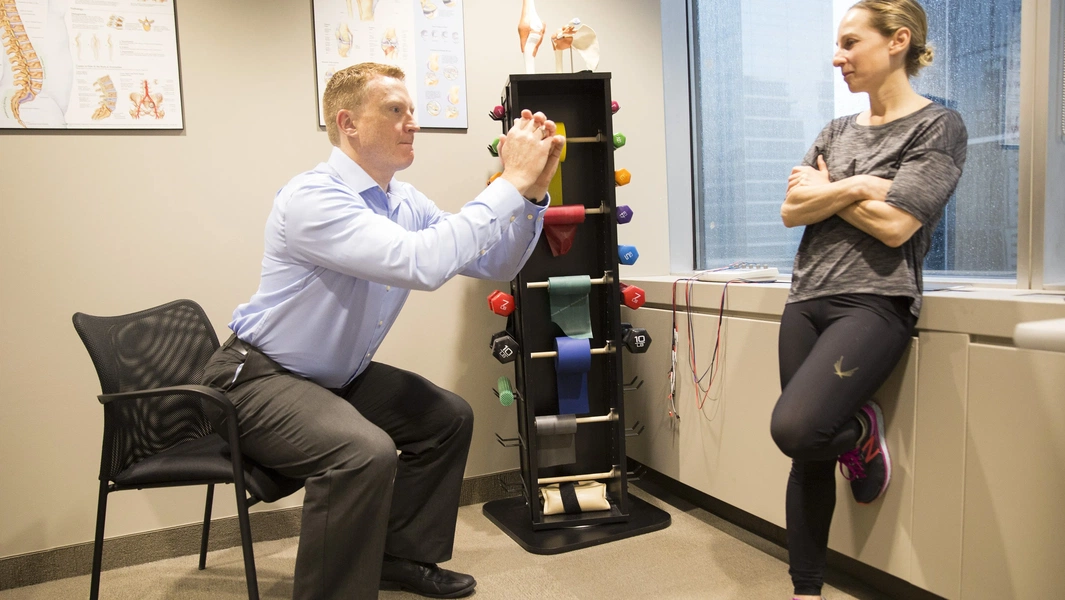 Squat performance standards and testing methods