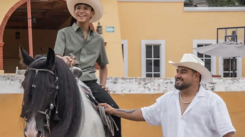 Banda MS honra a los padres con una canción que abraza generaciones ...