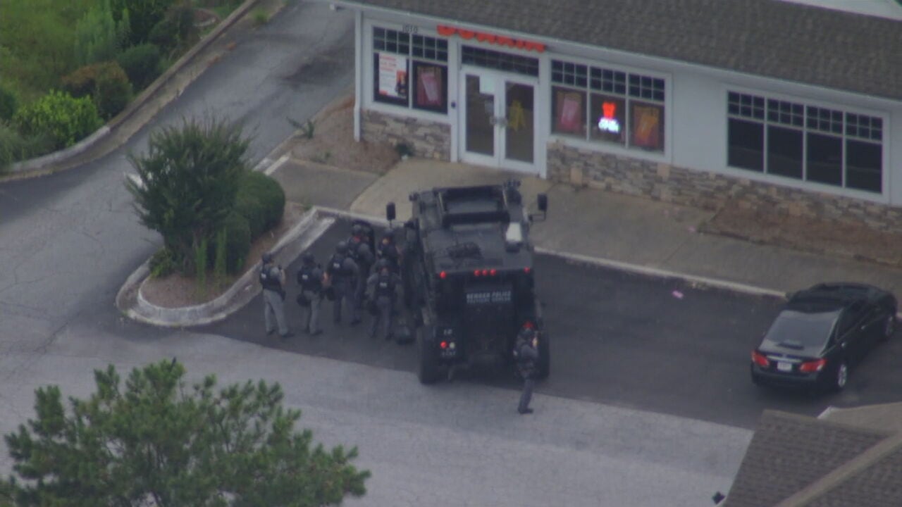 SWAT surrounds metro Atlanta Dunkin’