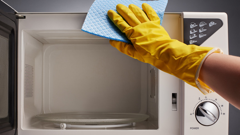 Whoops! You skipped cleaning these essential spots in your microwave