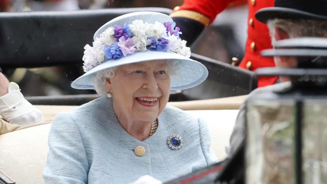 4 memorable British royal fashion highlights