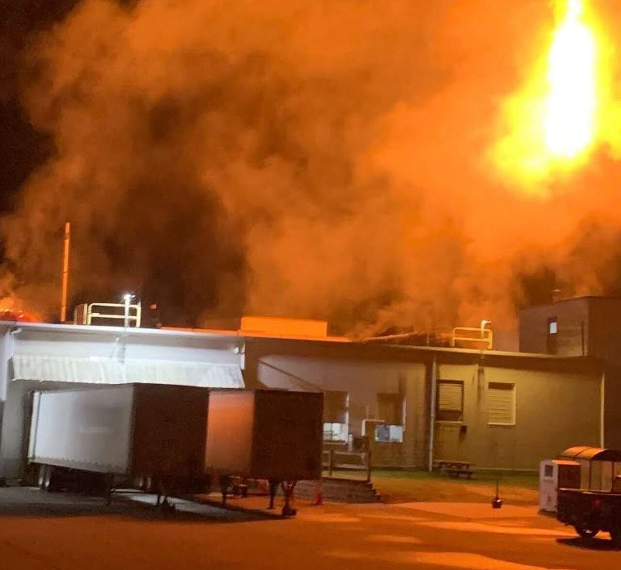 No injuries after fire sends 20-foot flames into air at Woodstock ...