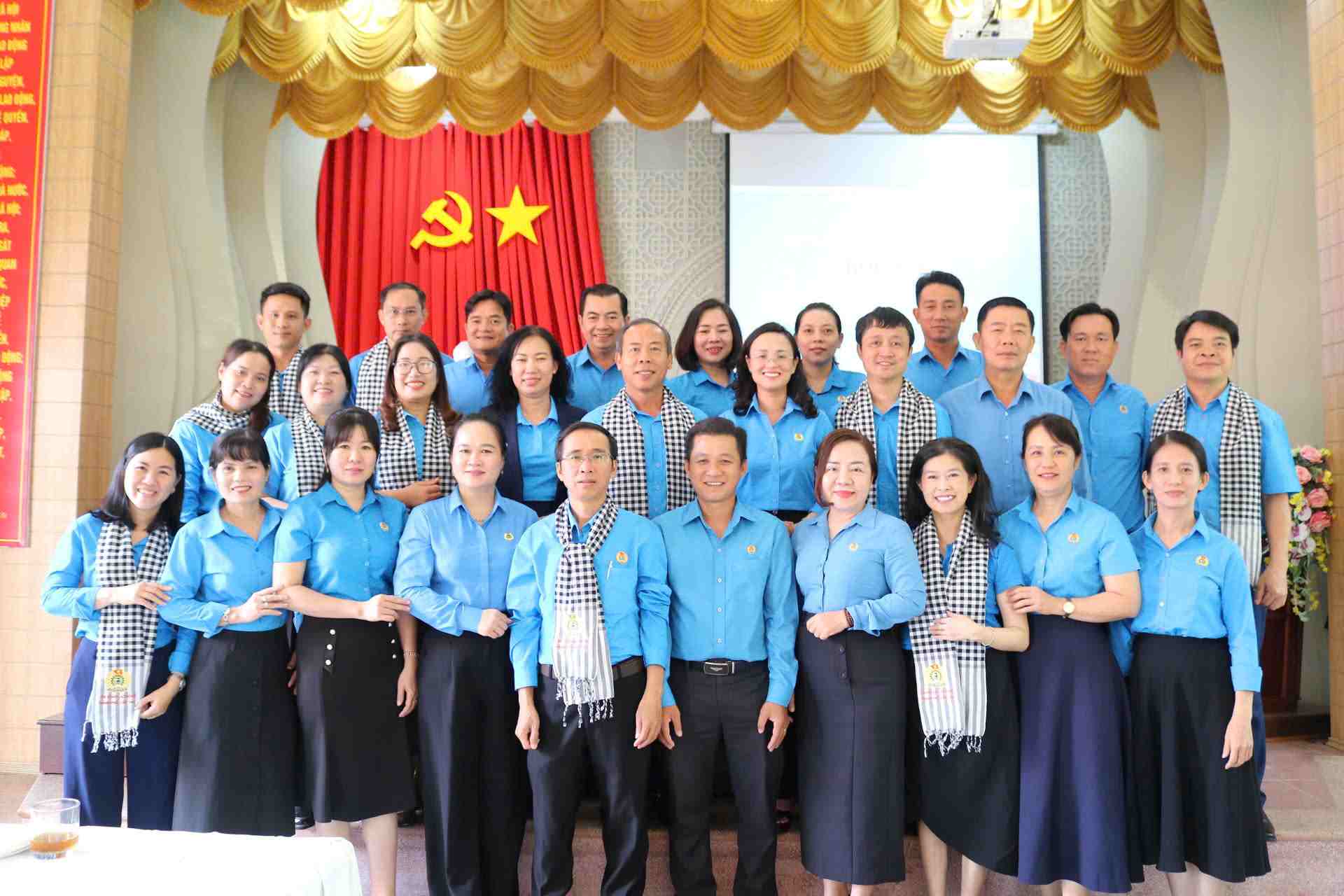 Liên đoàn Lao động Lâm Đồng và TP Cần Thơ phối hợp chăm lo cho người ...